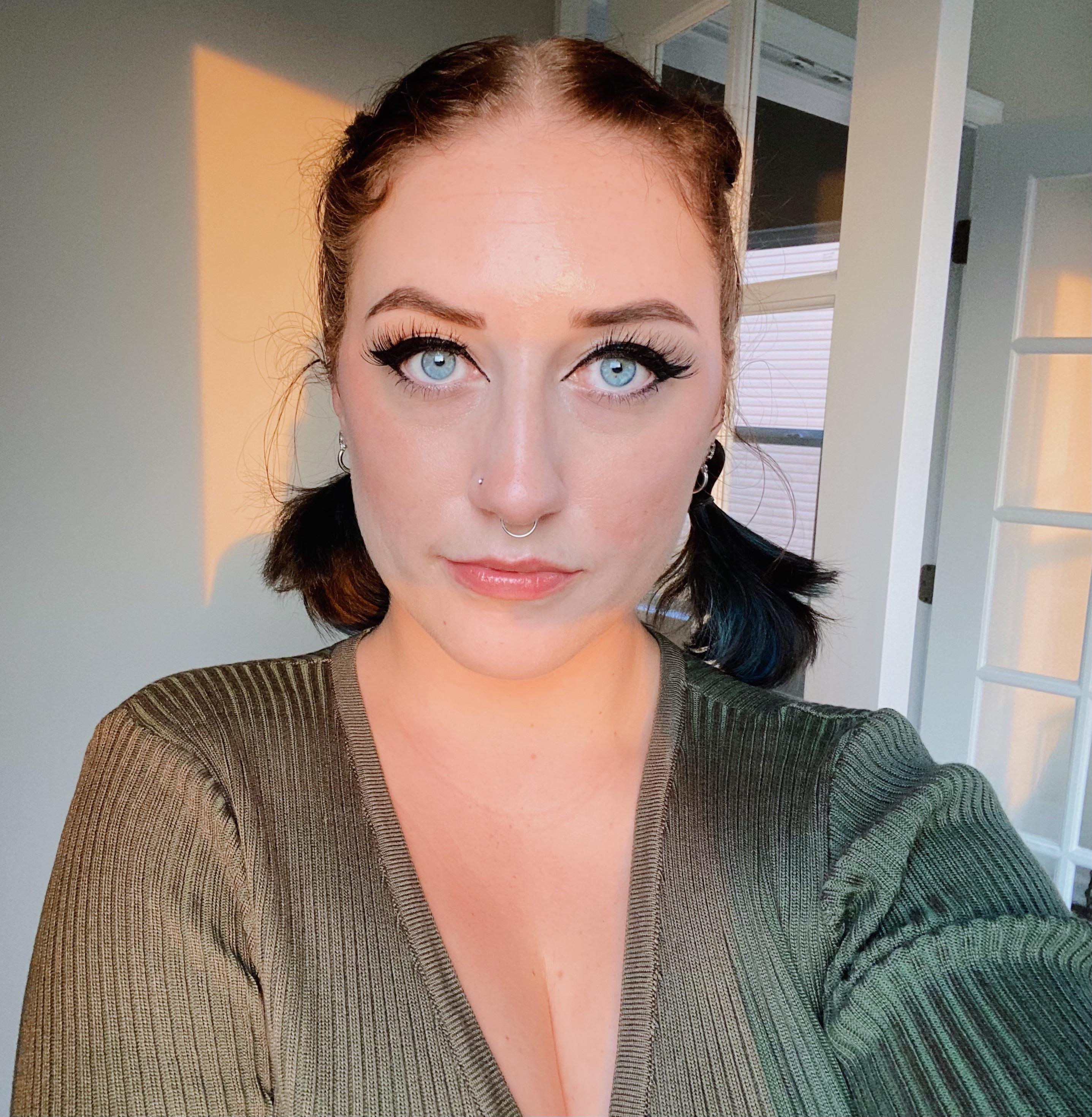 Try not to stare for too long 😙 | Scrolller