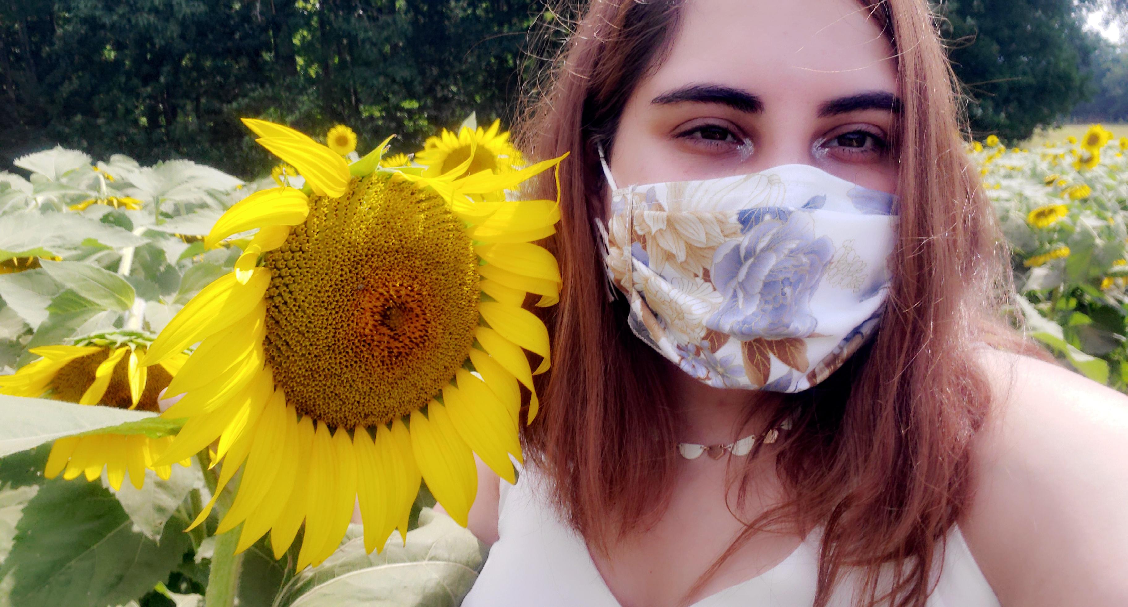 [Over 18] Sun and sunflowers make me happy 😊 | Scrolller