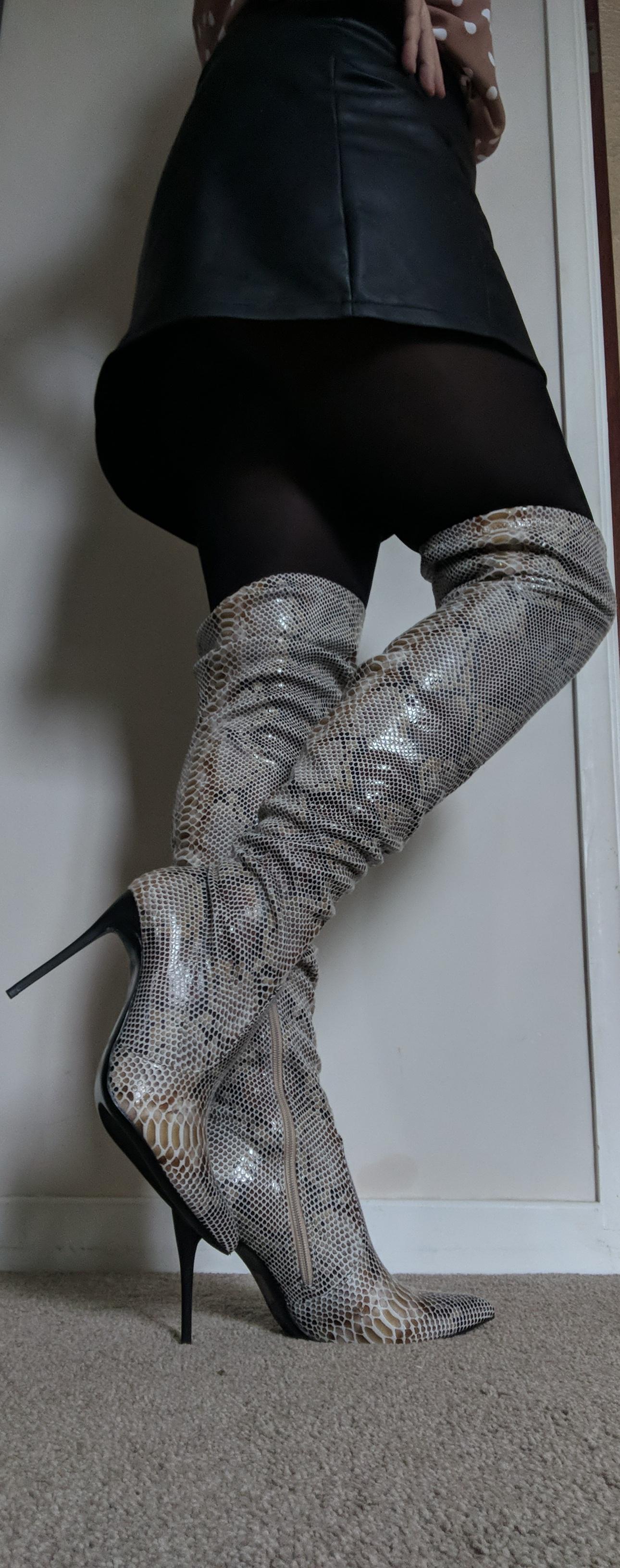 Over the knee heeled boots 😍 my legs look super long in them | Scrolller