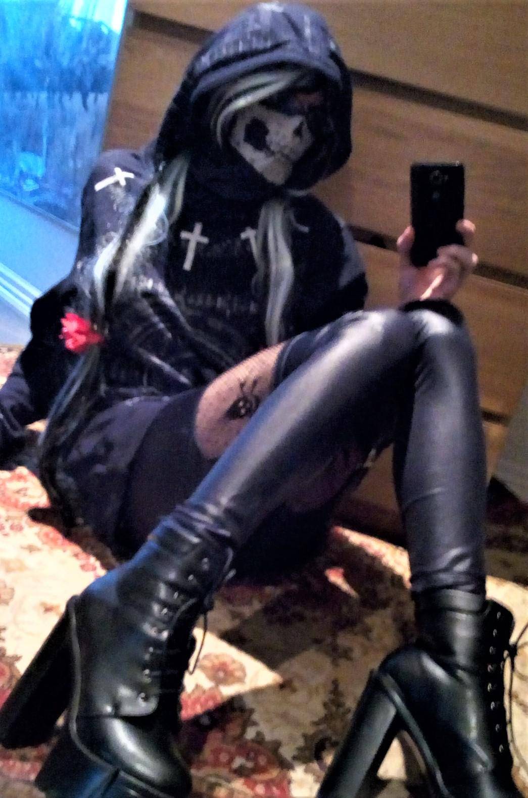 Oversized goth sweater and wetlook leggings, total mood look | Scrolller