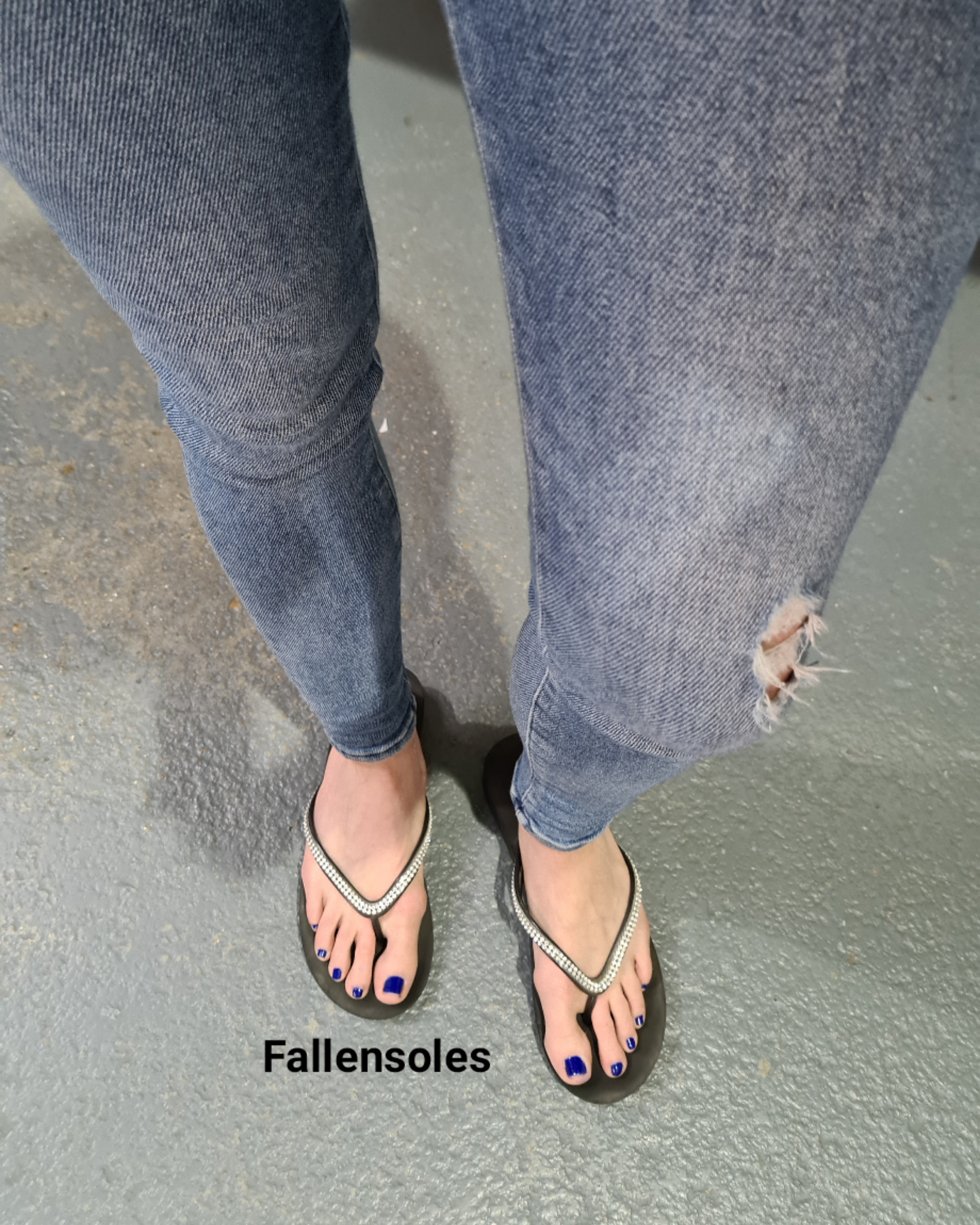 Painted my nails 💙 | Scrolller