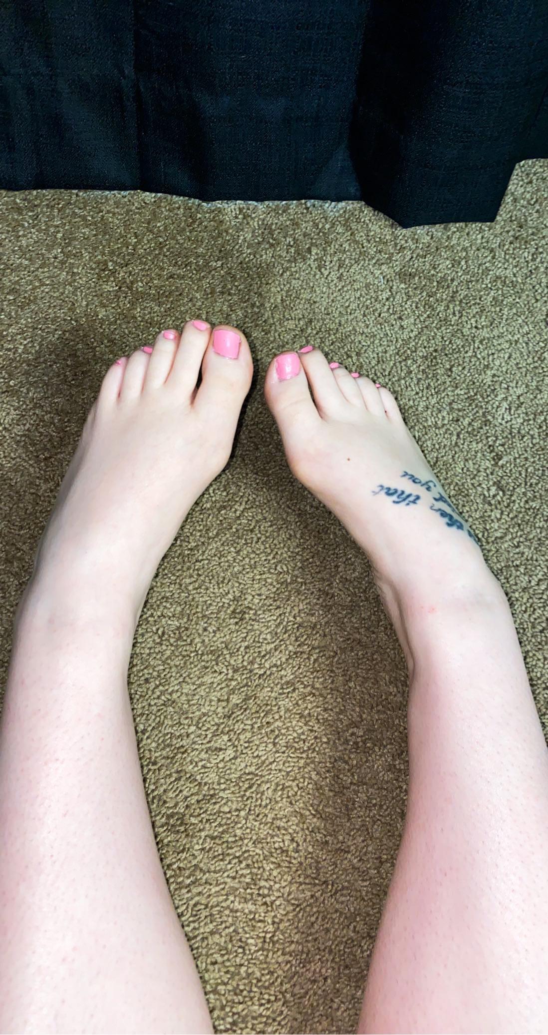 Painted my toenails pink today 💕 do you like them? 🥰 | Scrolller