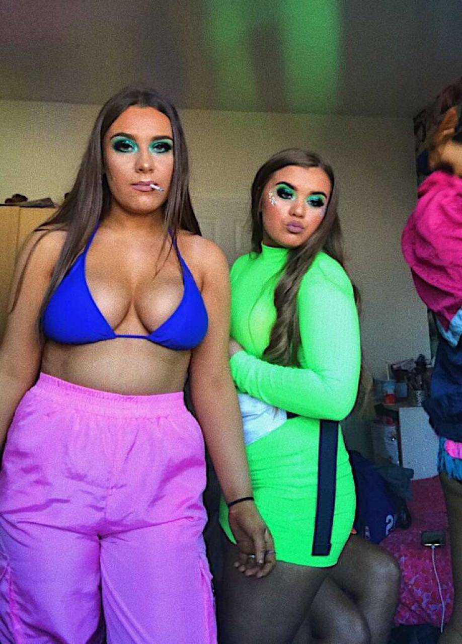 Pair of chavs | Scrolller