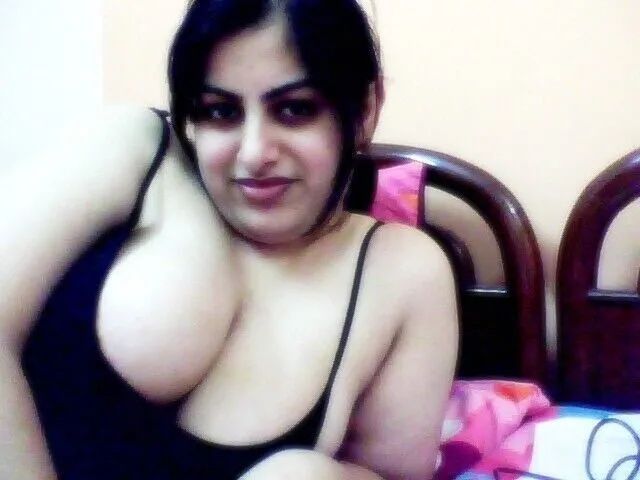 Pakistani MILF 🙂 Link in Comments 😊 | Scrolller