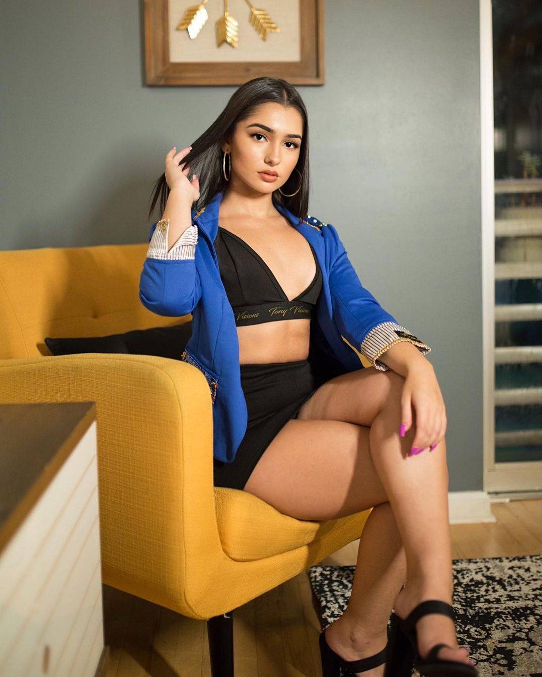 Paloma Silva | Scrolller