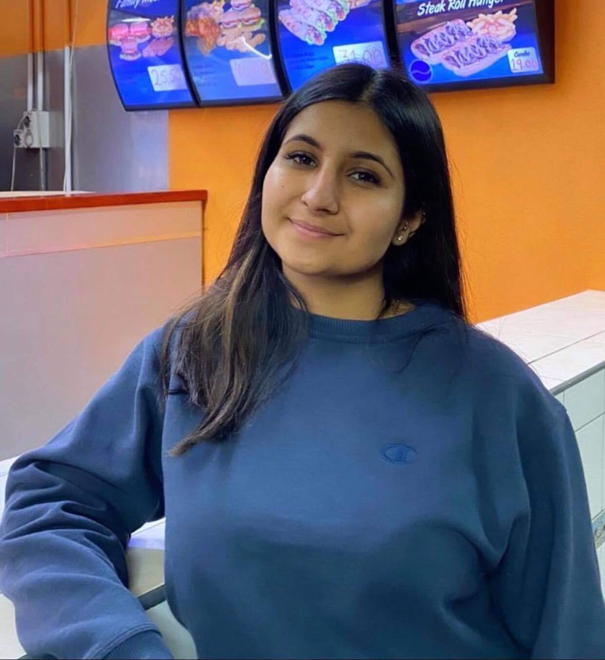 Part 1: Who doesn’t like a curvy Indian teen (19)....What would you do to her? | Scrolller