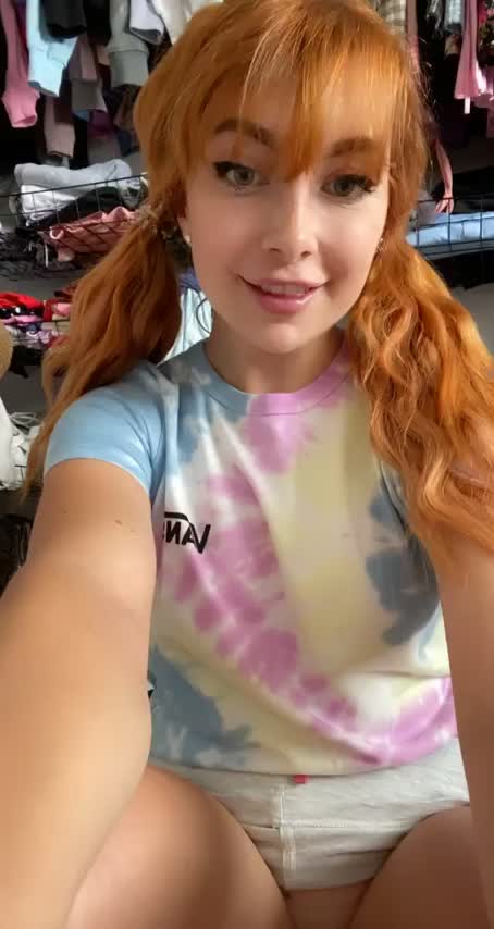 Peaches are in season 🙊 wanna taste? | Scrolller