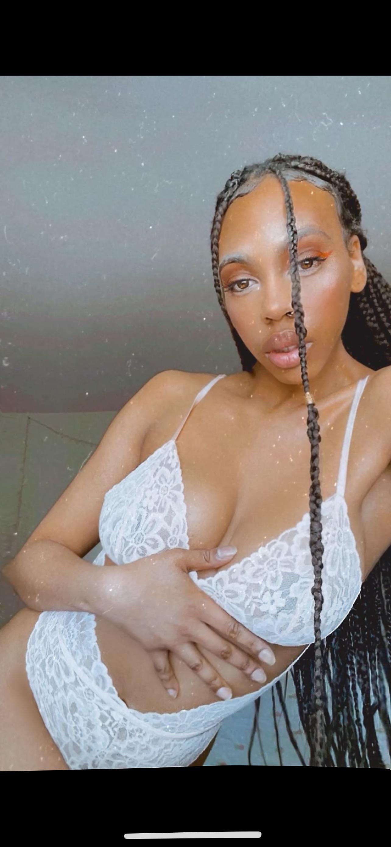 Peachy :) | Scrolller