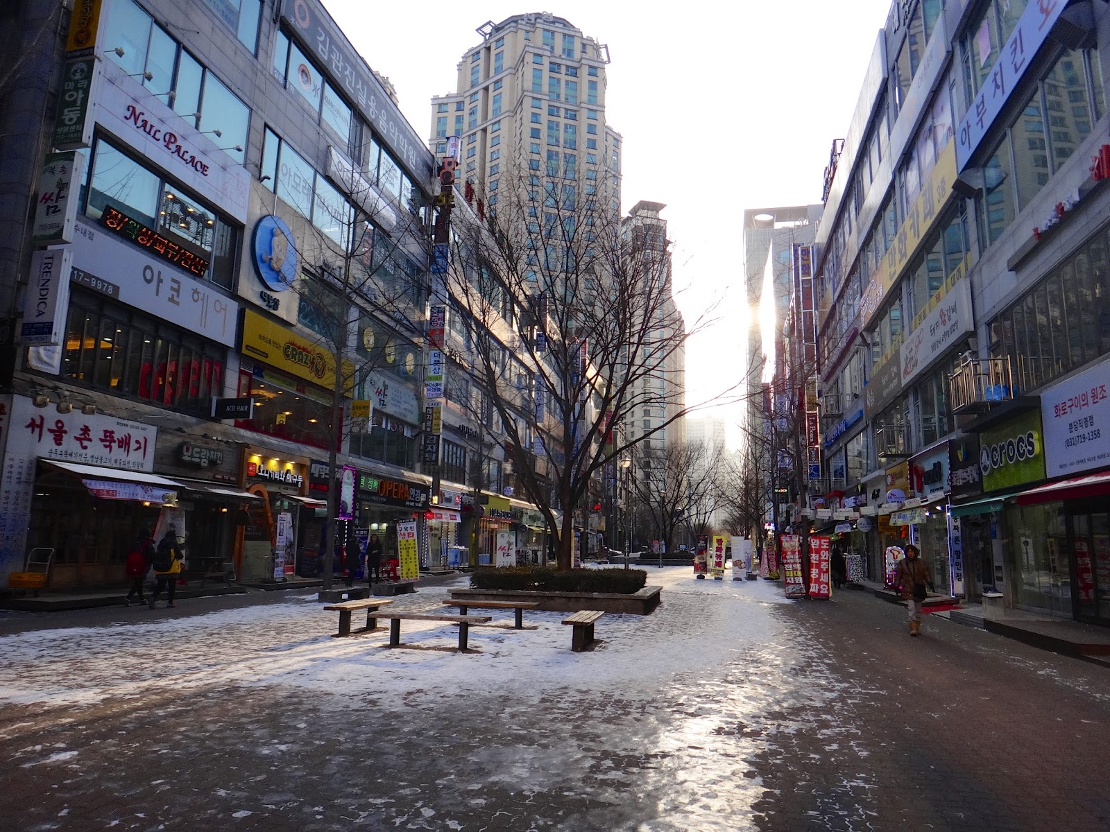 Pedestrian street in Bundang, South Korea [1600x1200] | Scrolller