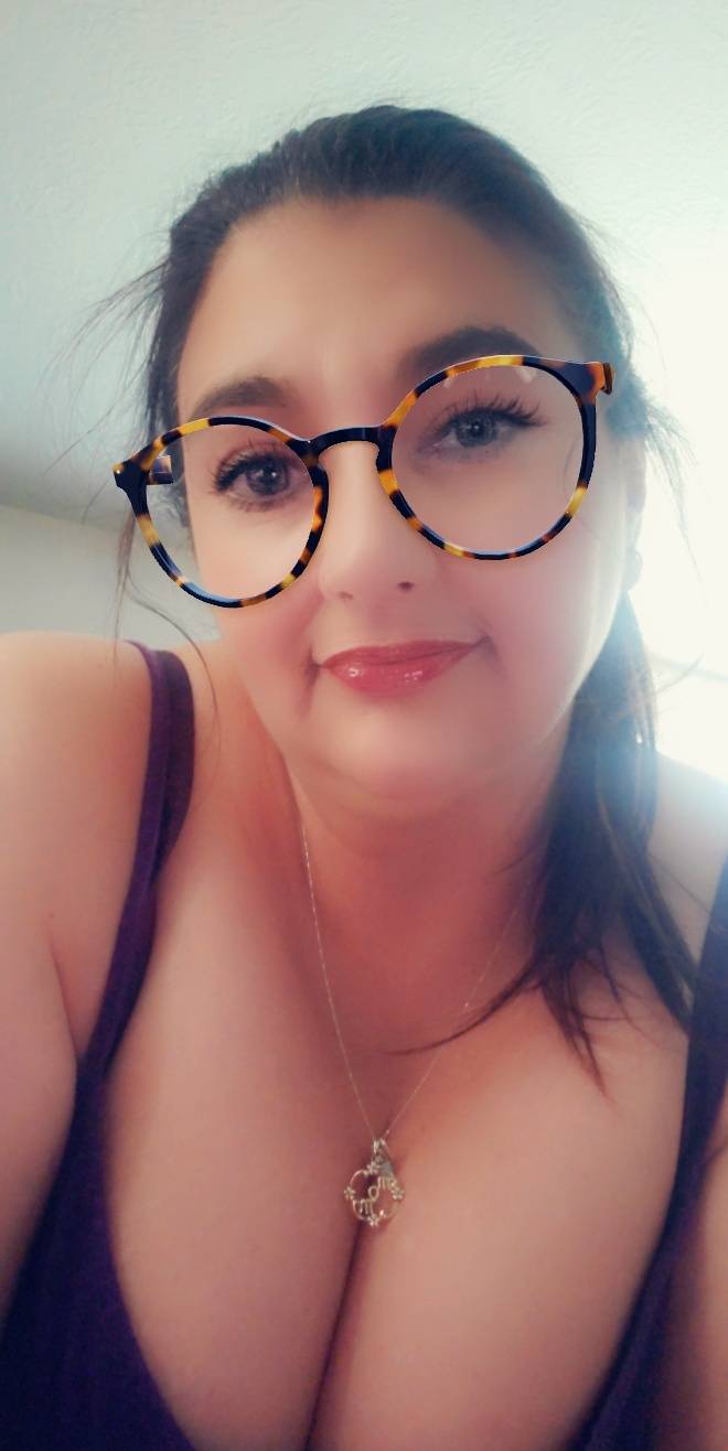 Peek a boob (f) | Scrolller