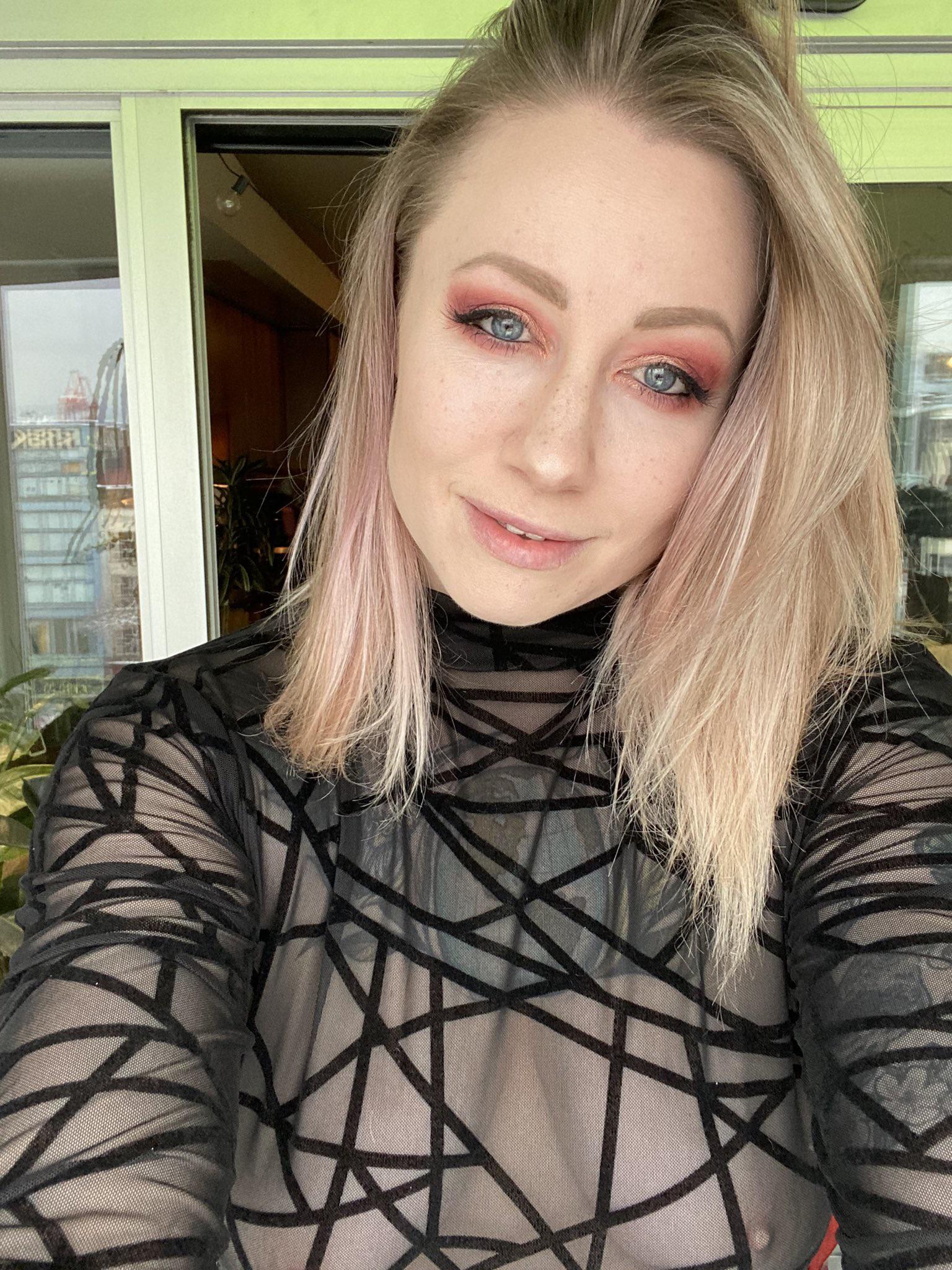 Peekaboo 😛 | Scrolller