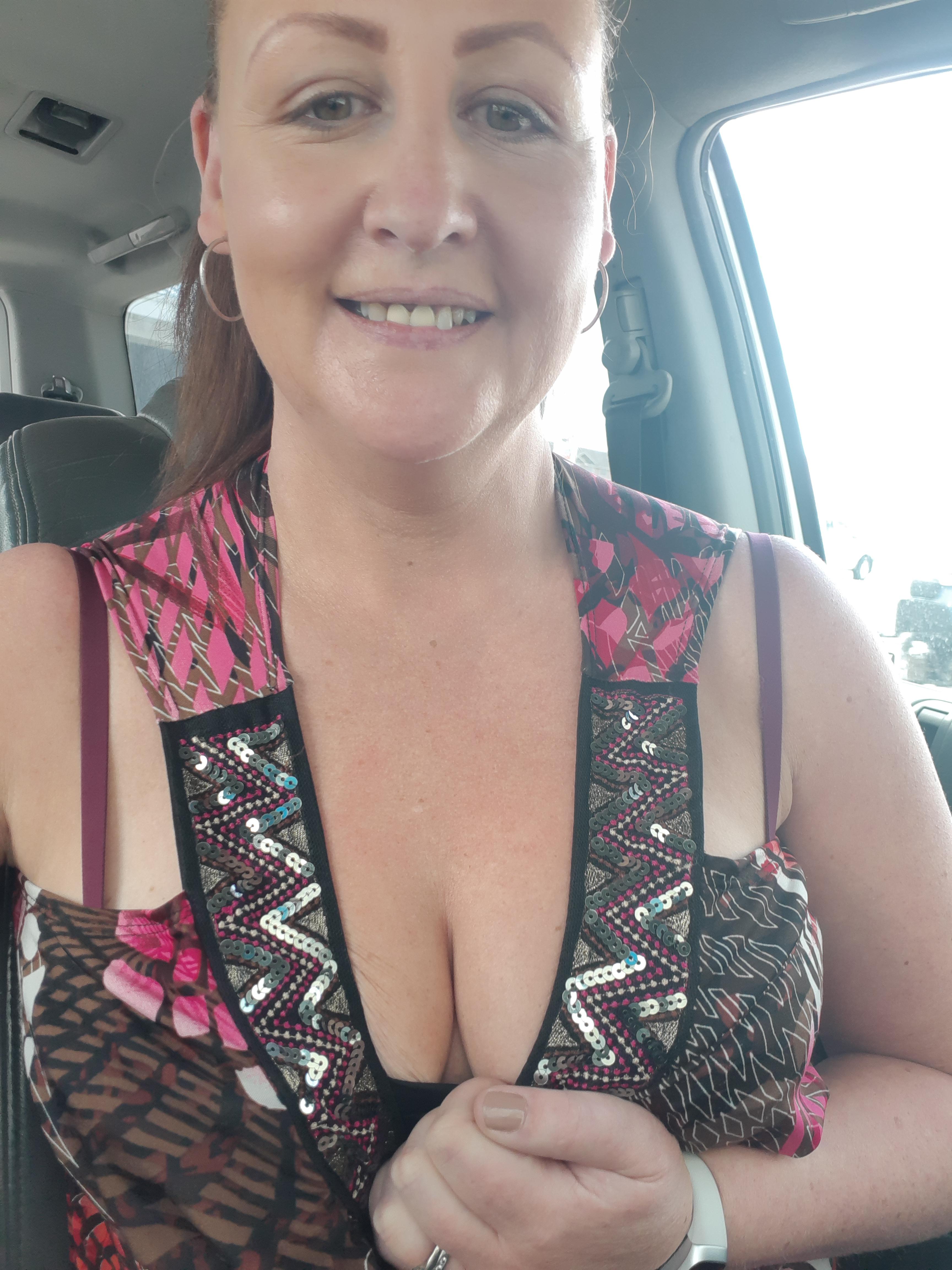 Peeks in my car | Scrolller