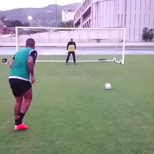 Penalty Kick (X-Post /r/Unexpected) | Scrolller