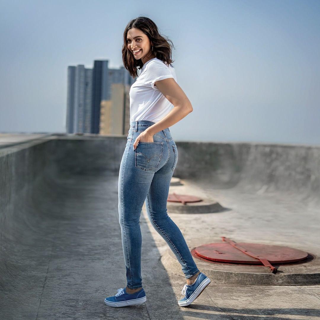 Penetrate Deepika Padukones Thicc Ass Scrolller