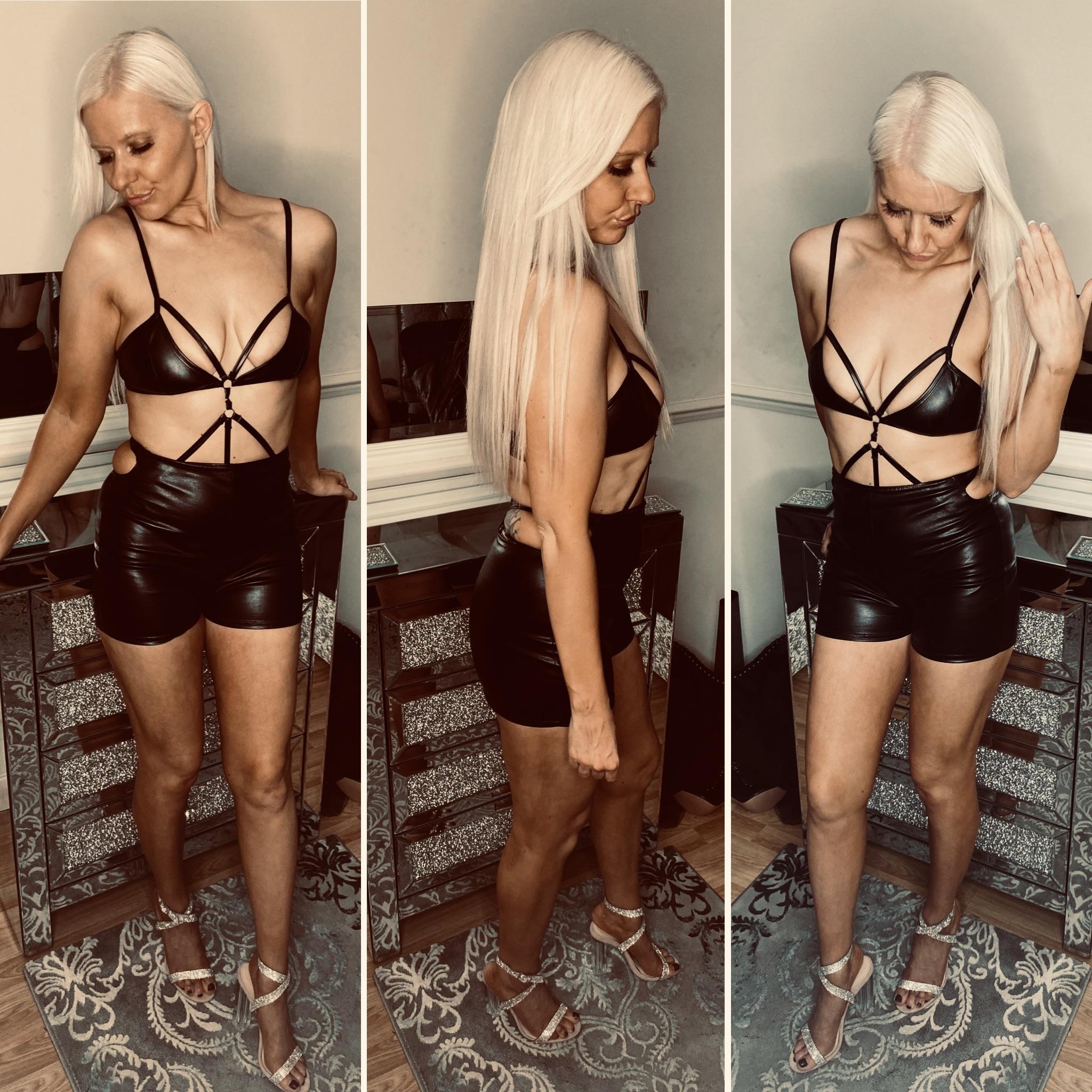 Perfect little Barbie doll 🖤 | Scrolller