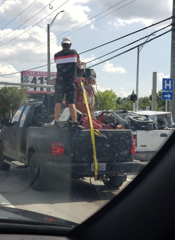 Perfectly Timed Signage Idiocy | Scrolller