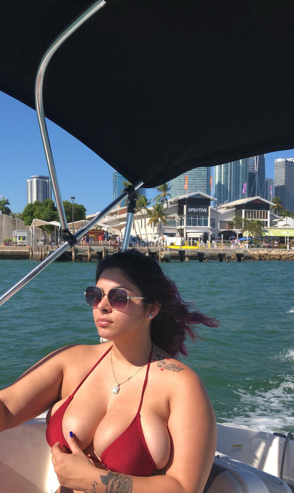 Persia driving da Boat 🛥 | Scrolller