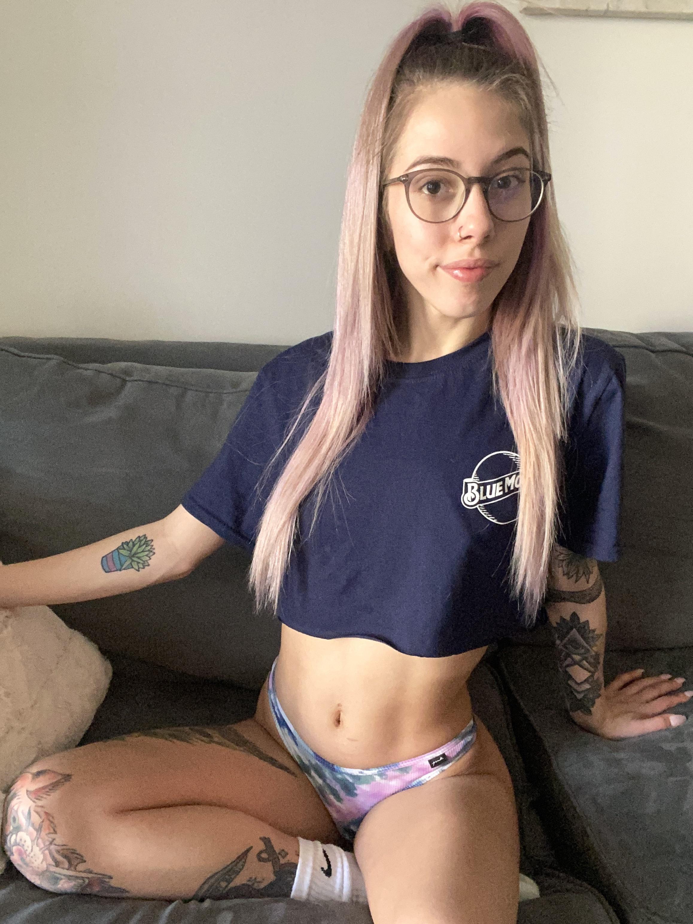 Petite 😋 | Scrolller