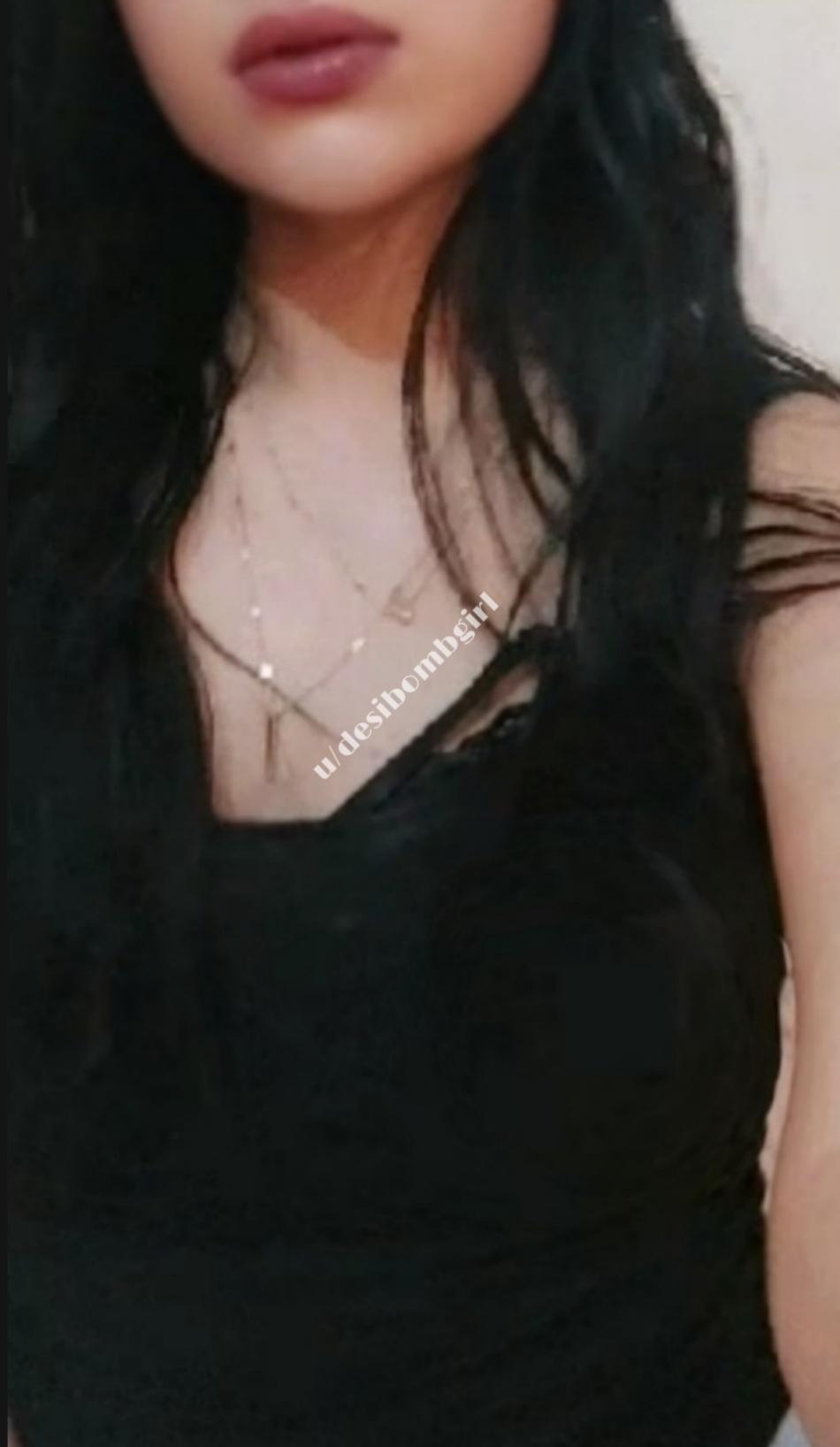 Petite Asian with glossy lips 💋💖 | Scrolller