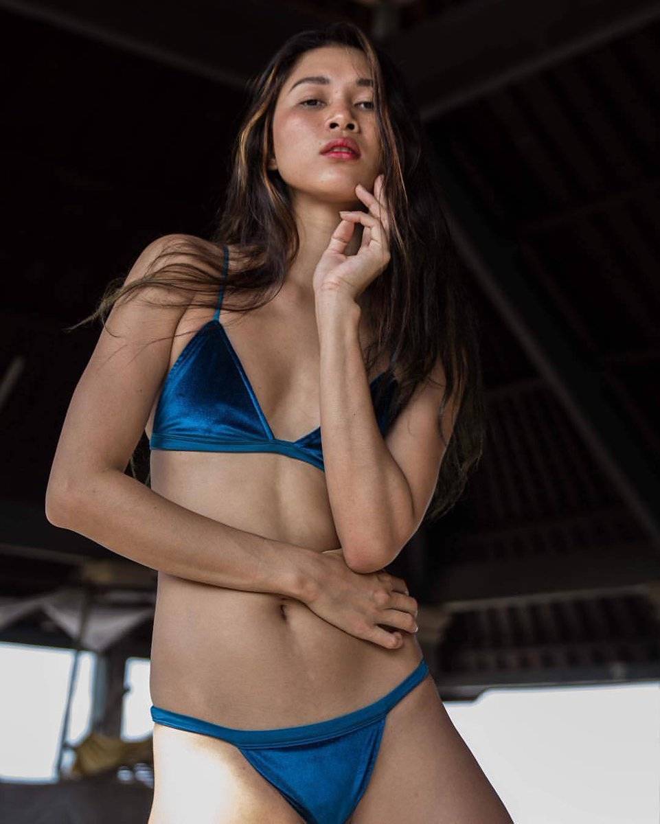 19 Year Old Filipina Hottie On Vacation | Scrolller