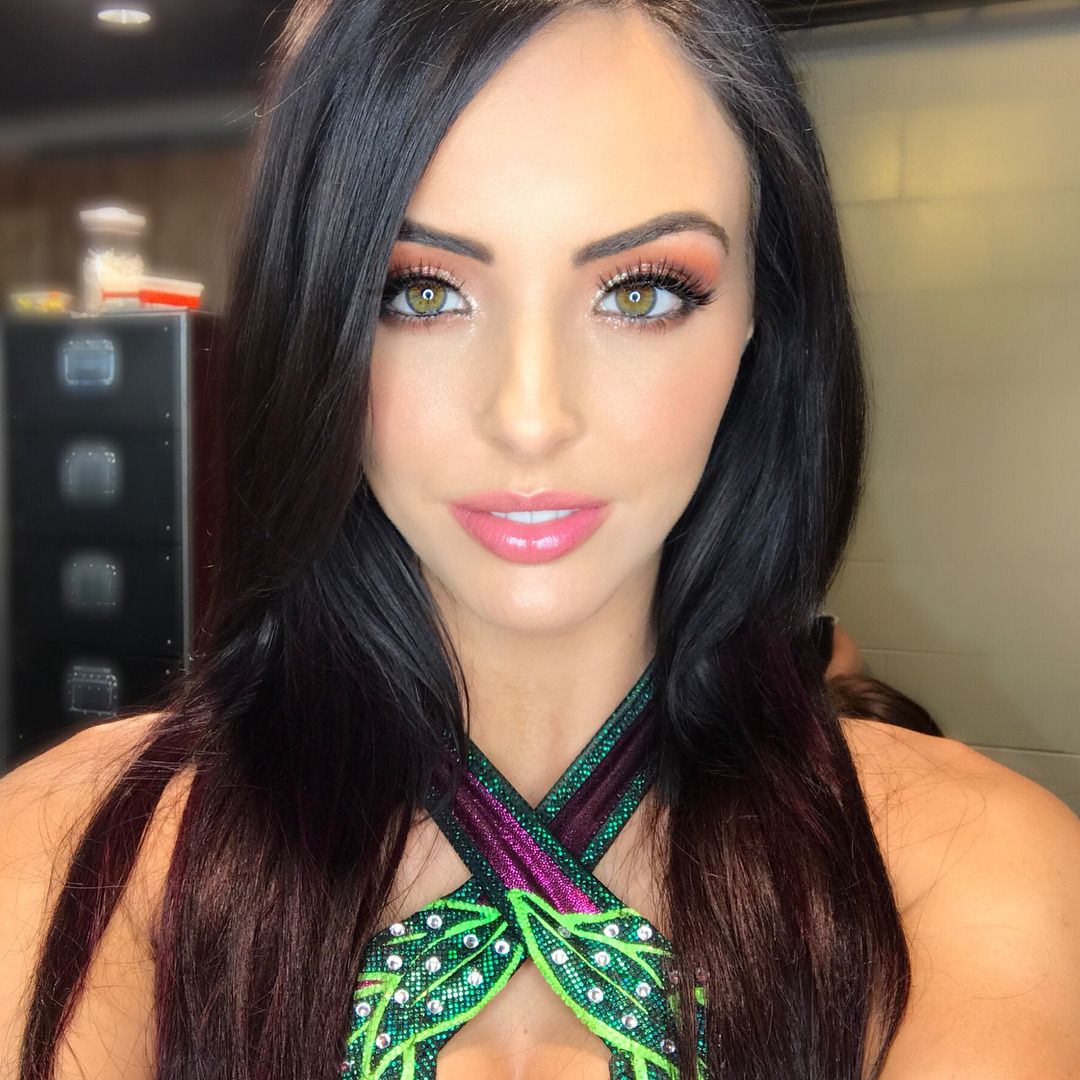 Peyton Royce | Scrolller