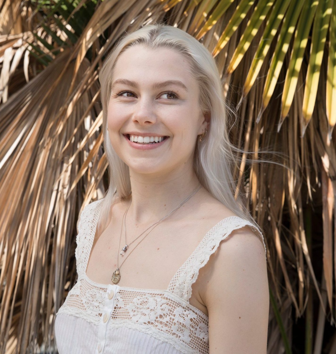 Phoebe Bridgers is just so beautiful | Scrolller