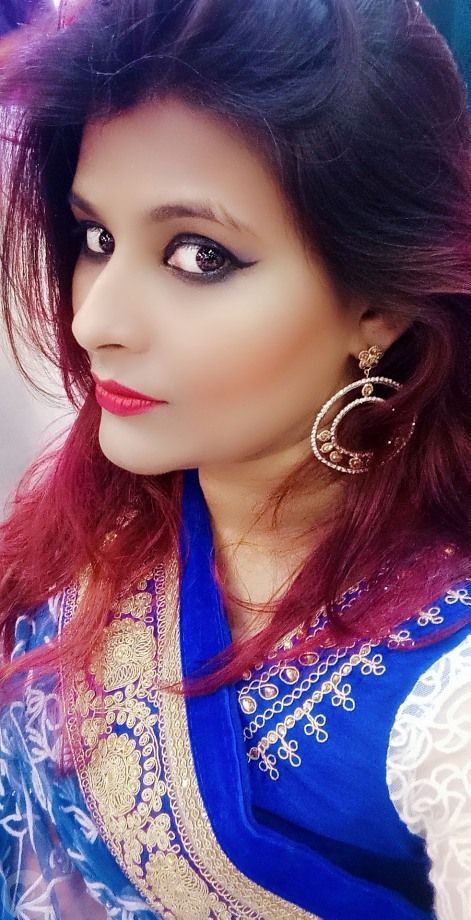 [PIC] Sizzling Desi Pakistani Beauty | Scrolller