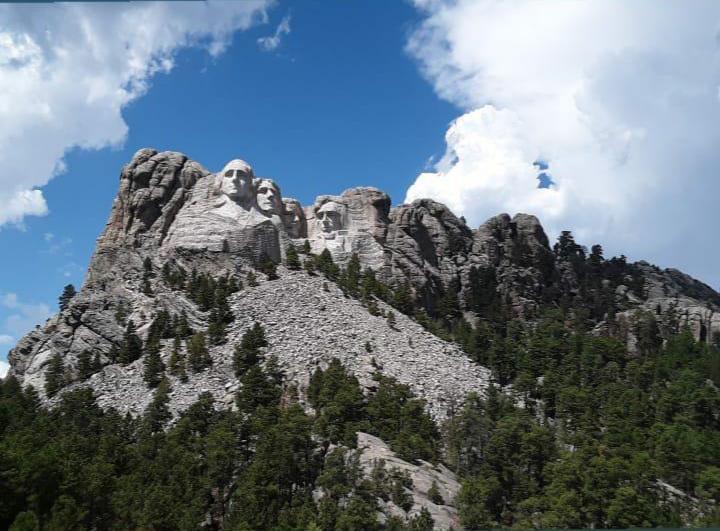 Picture of Mt. Rushmore I got last summer | Scrolller