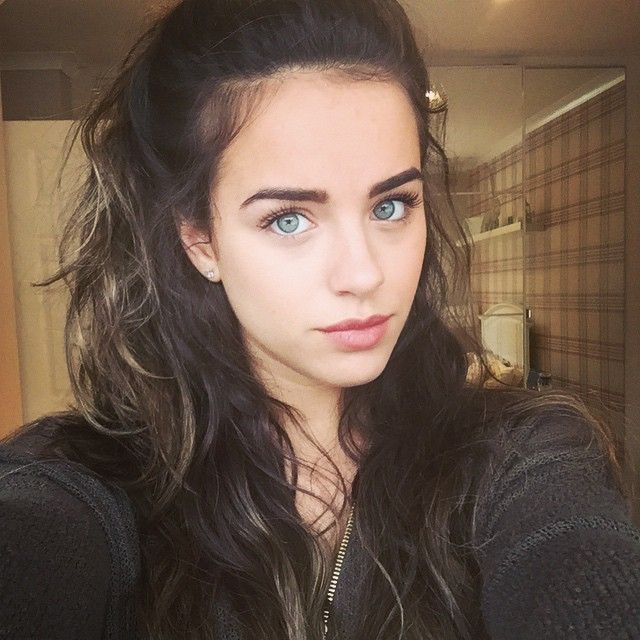 Blue Eyes Scrolller