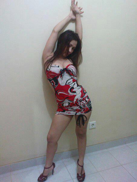 Pinay bargirl in Angeles City strutting her stuff | Scrolller