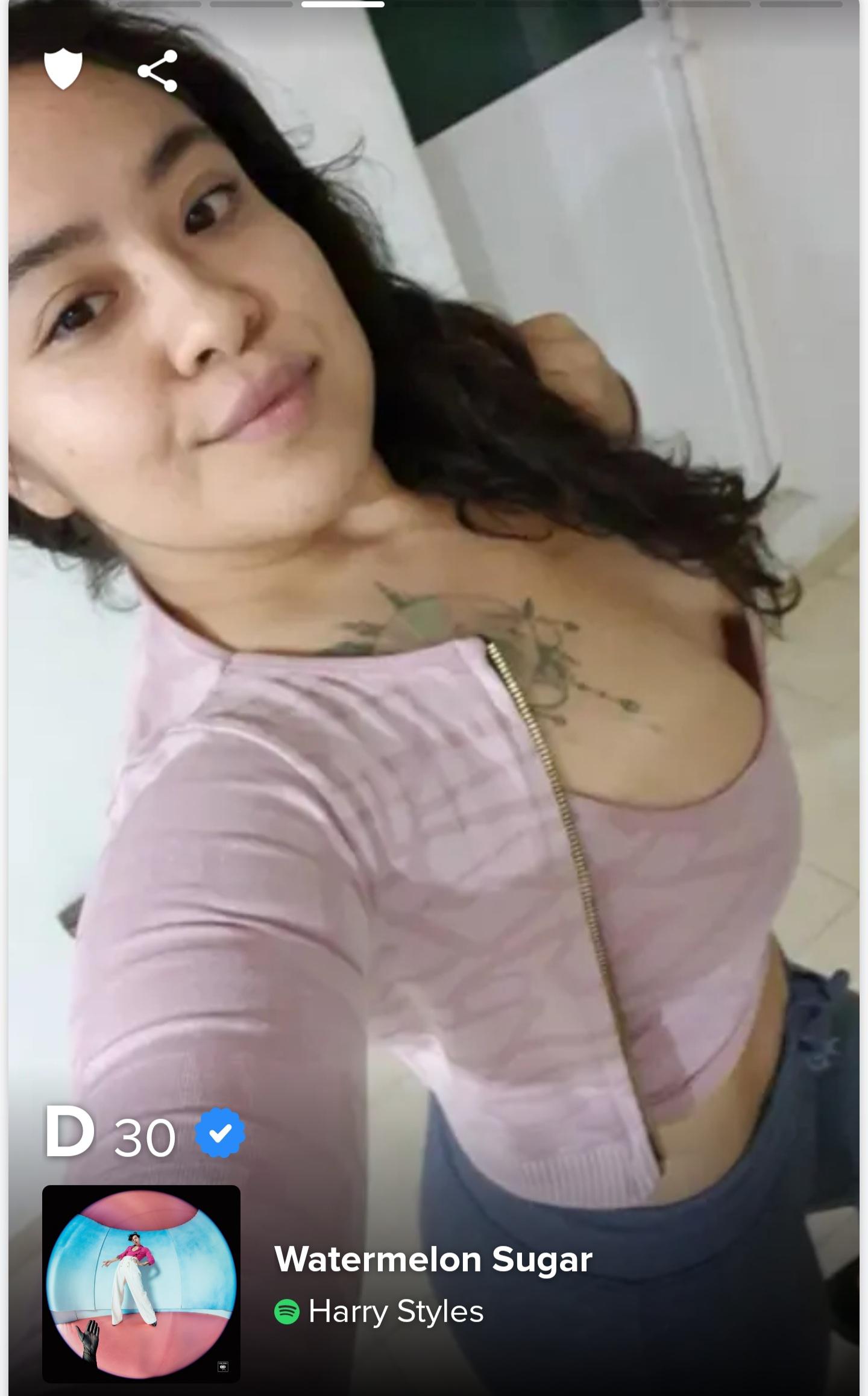 Pinches tetotas buscan en Tinder quien se las coja | Scrolller