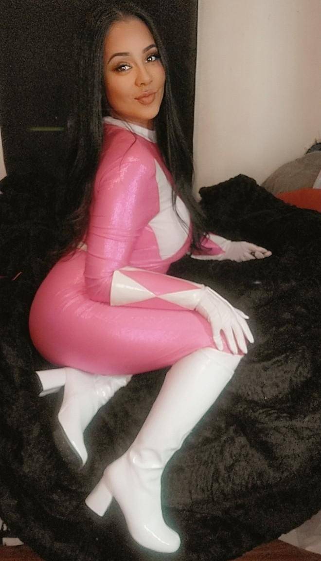 Pink ranger | Scrolller