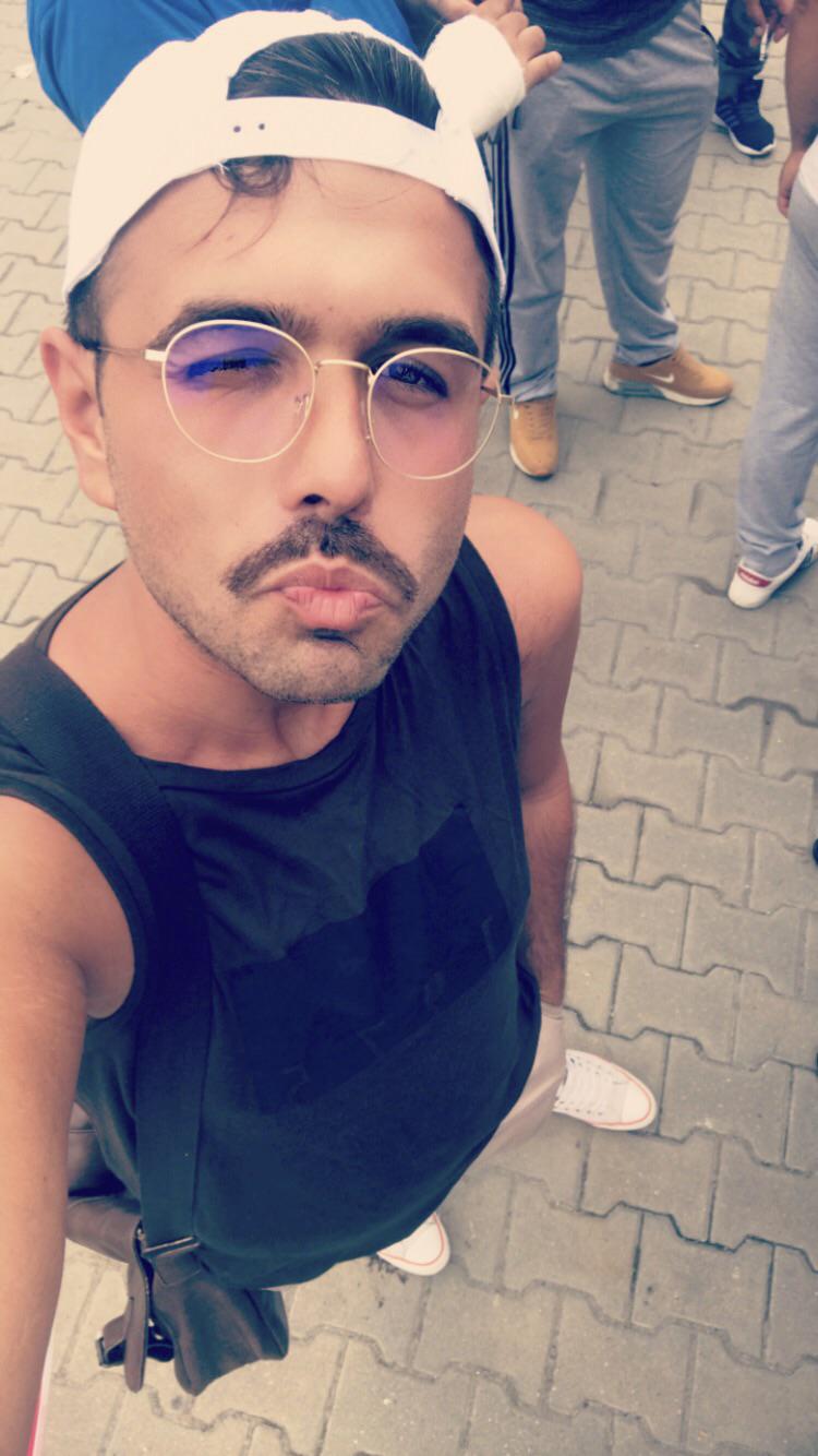 Play and interact with me | Scrolller