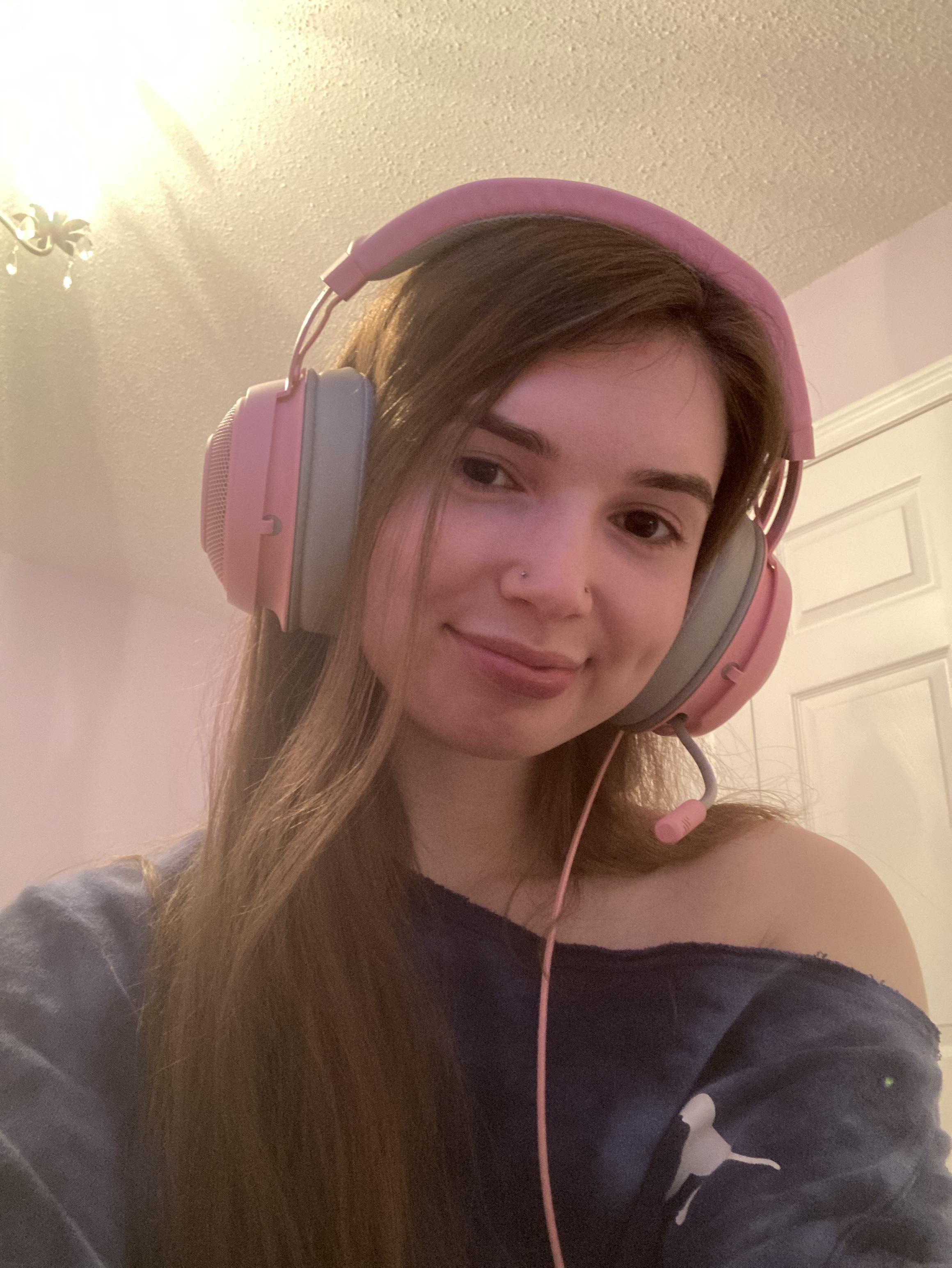 Playing genshin! twitch.tv/TheQueenLiz_ | Scrolller