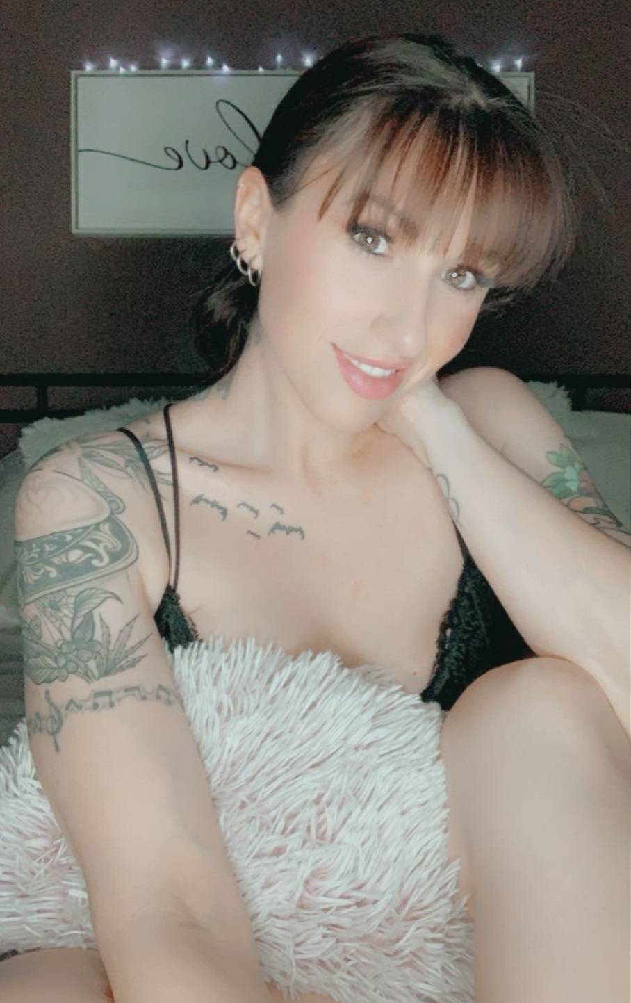 Come Join Me in Bed, I'm Lonely.. | Scrolller