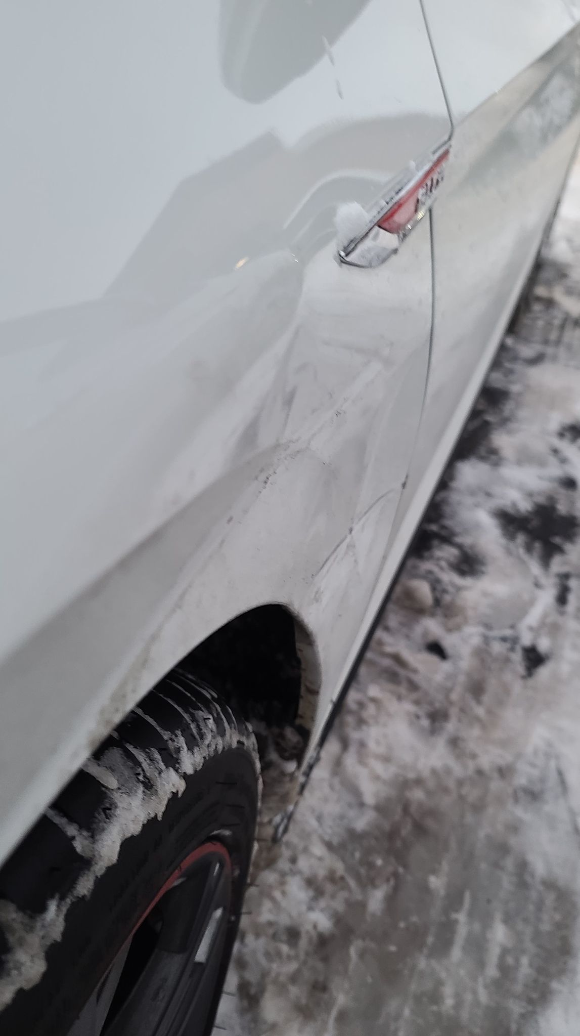 Please help! Does this need replacement? | Scrolller