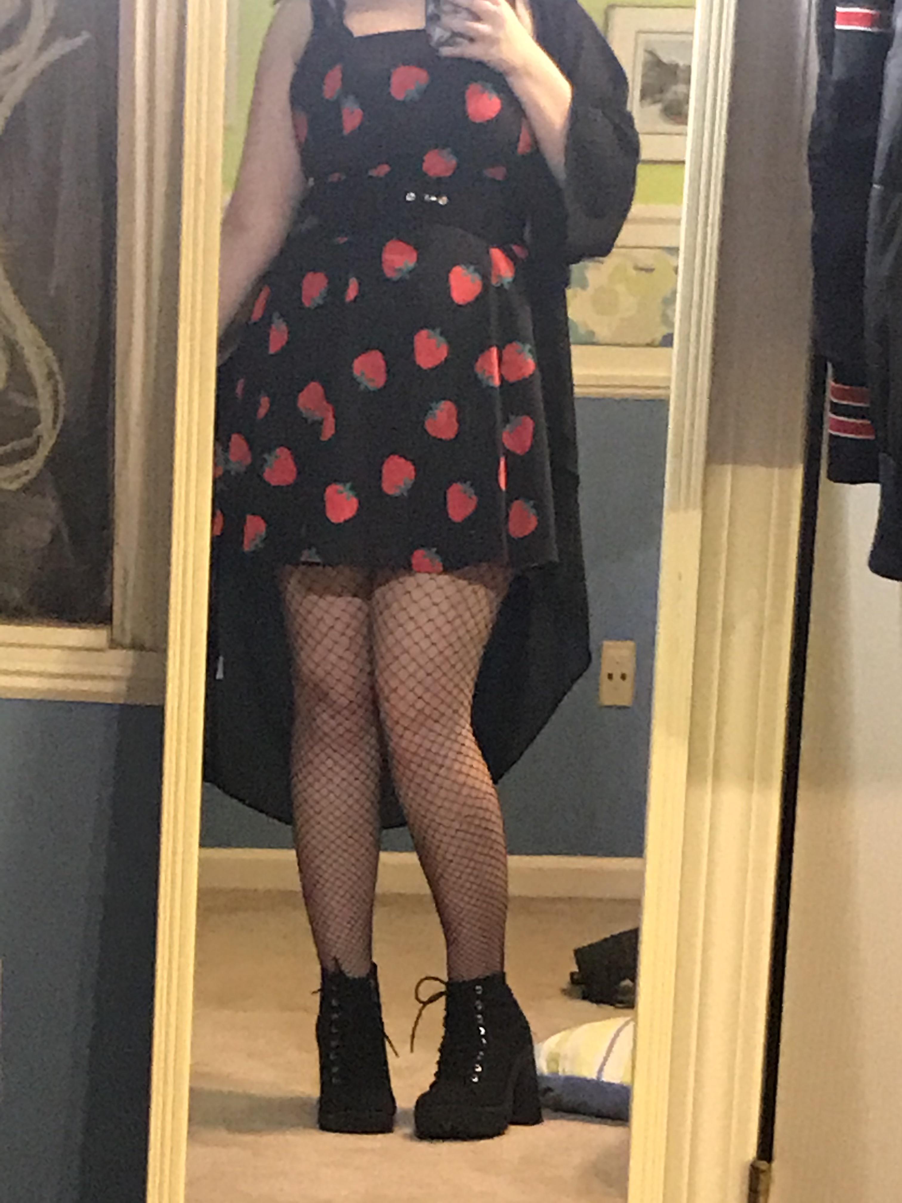 Please ignore the shitty framing. Thoughts on strawberry summer goth? | Scrolller