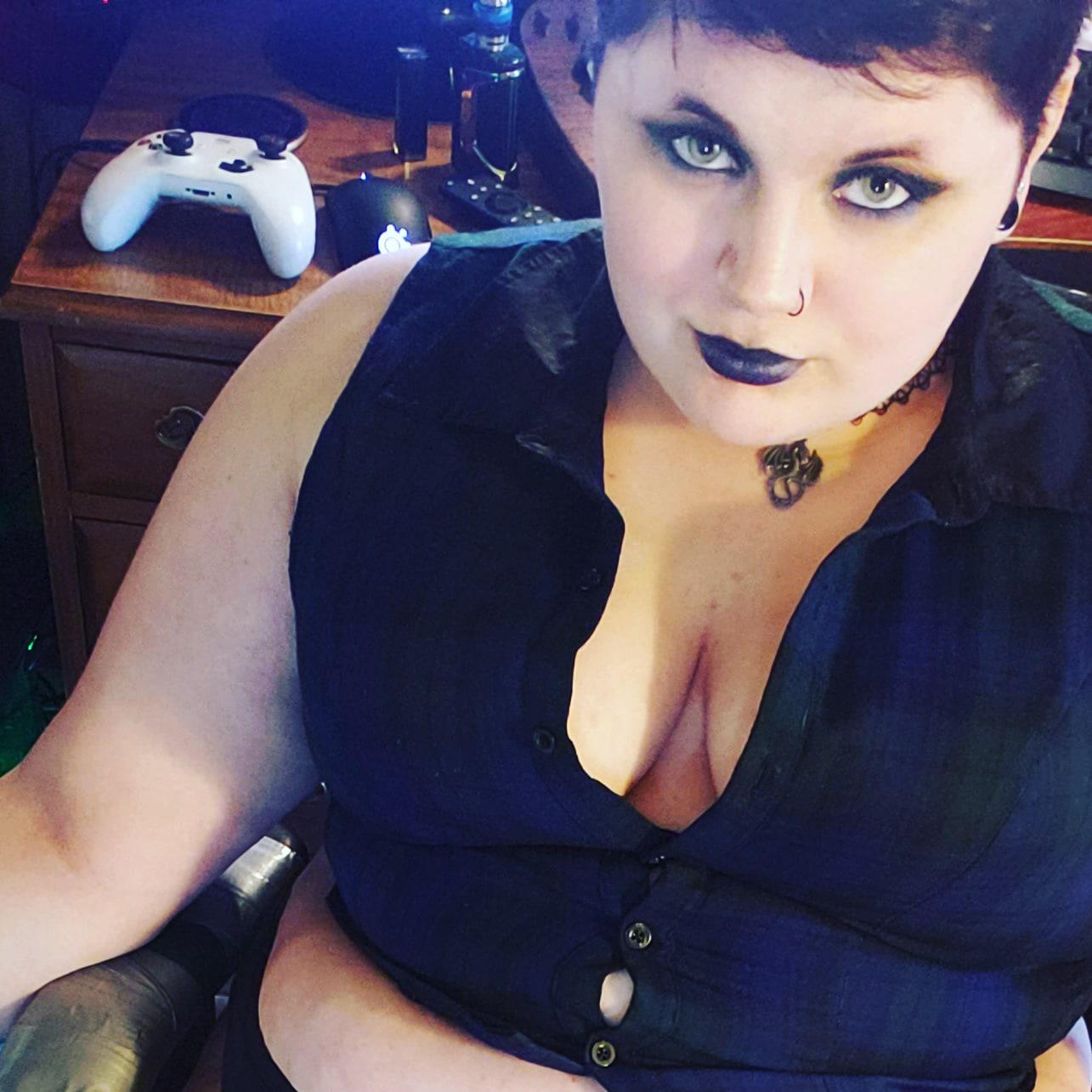 Plexstorm, Apex, and thicc thighs | Scrolller