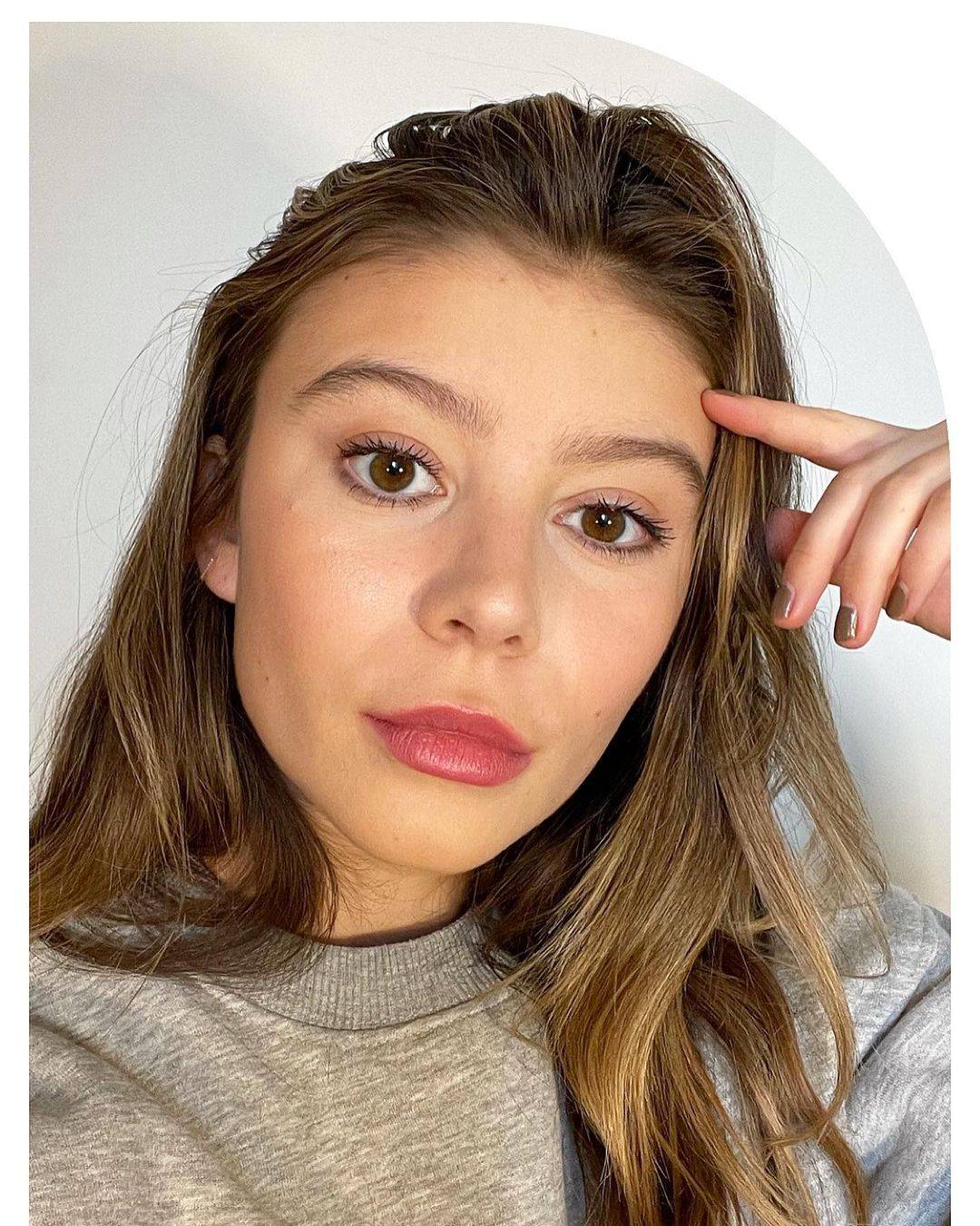 G Hannelius Scrolller