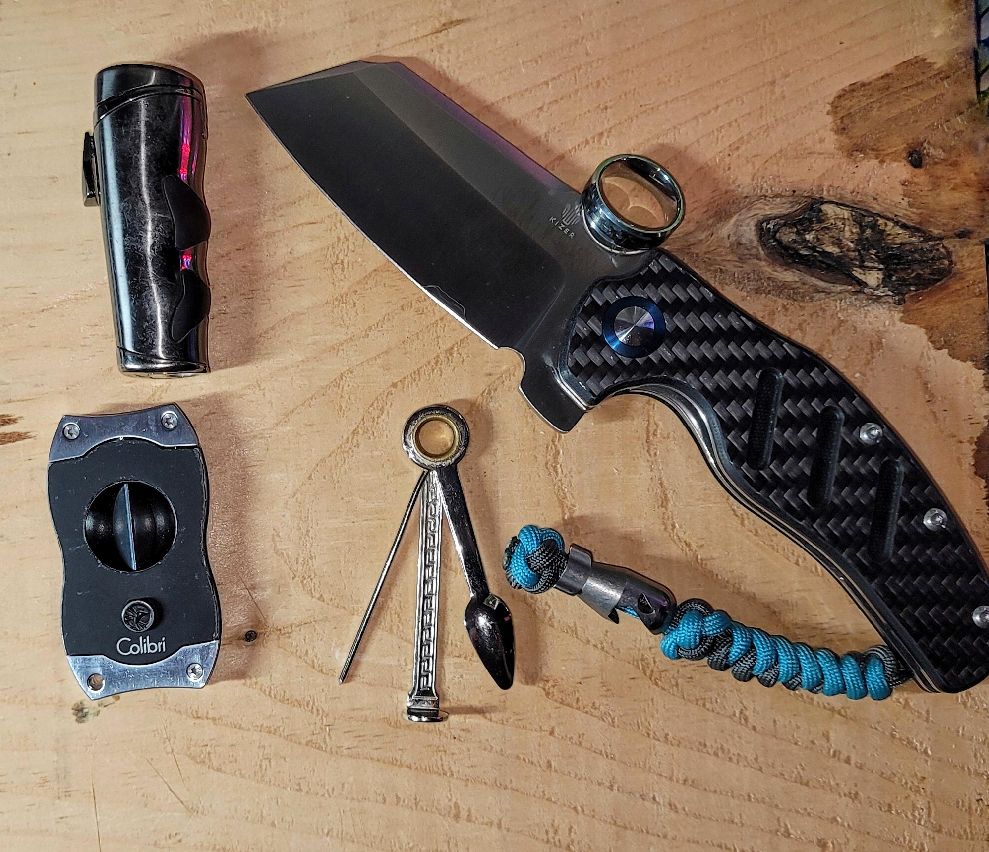 Pocket dump, guess I like the color black more than I thought. I managed to match my new knife ...