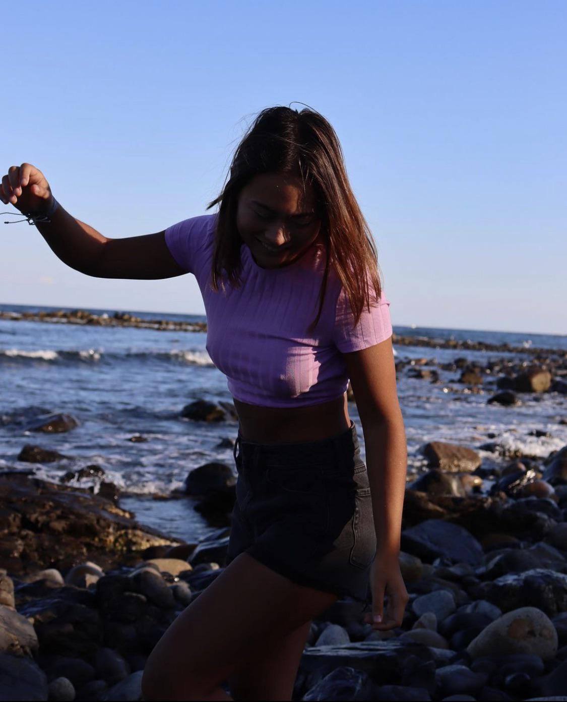 poking through | Scrolller