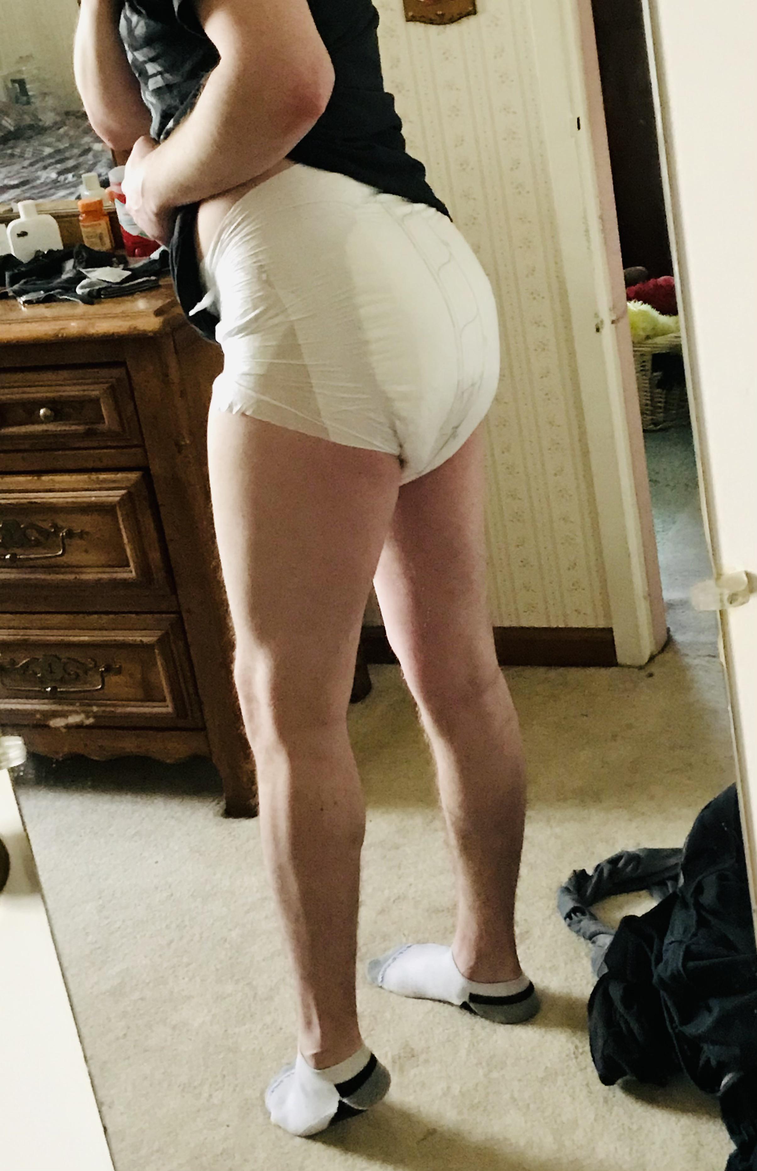 Poofy diaper bottom. Nice n dry. For now 😚 | Scrolller