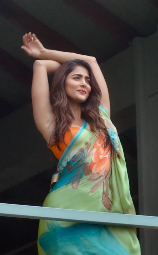 Pooja Hegde In Saree Scrolller