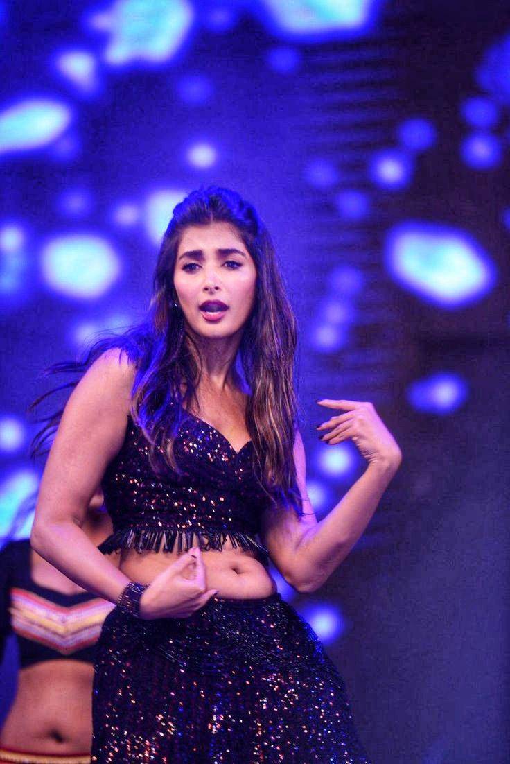 Pooja Hegde with a fine dusky pulpy navel💦🥵 | Scrolller