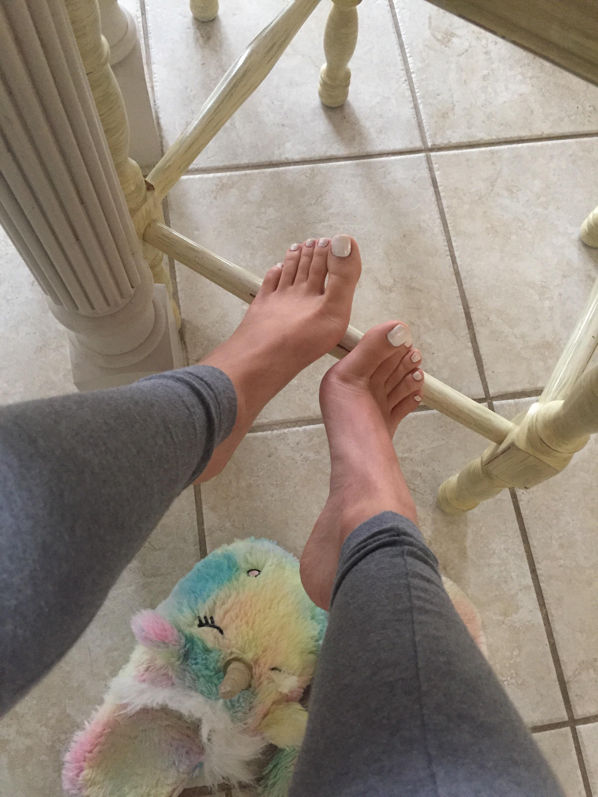 Poopy. I think I’m getting sick. | Scrolller