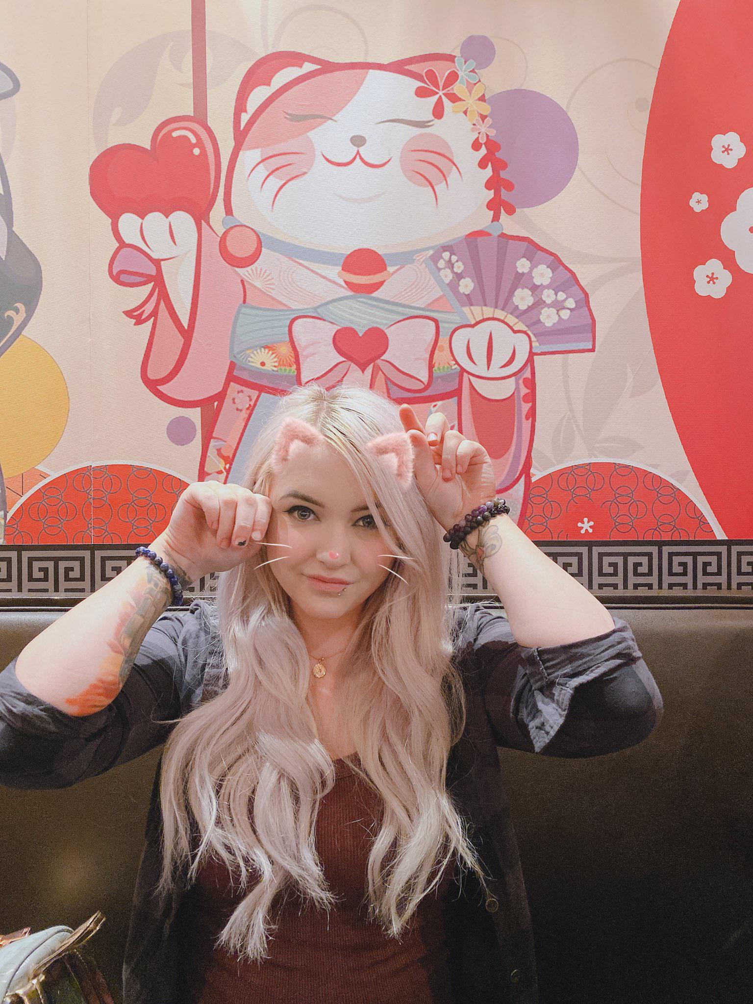 Popping her Ramen cherry | Scrolller