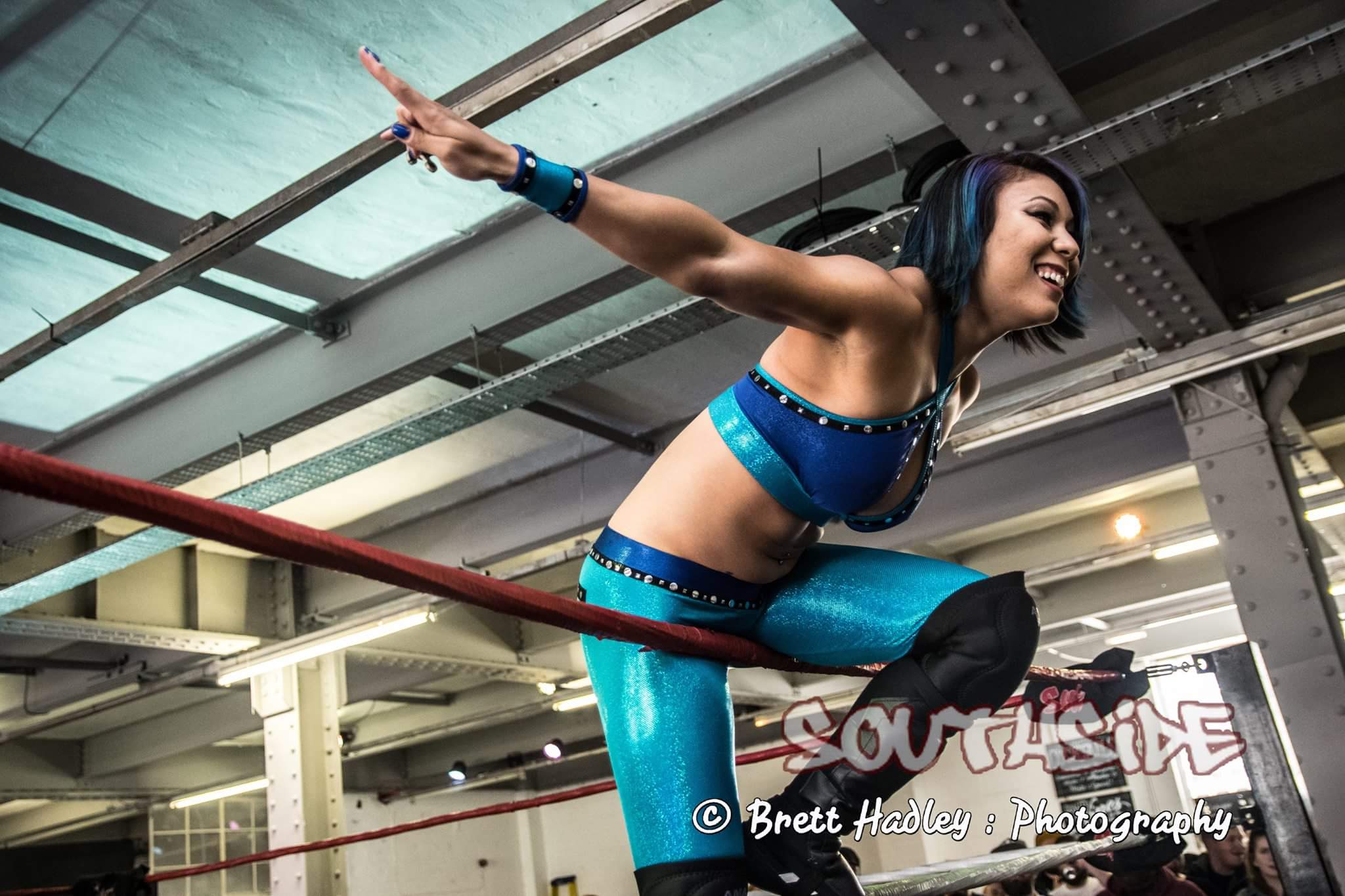 Pose on the ropes | Scrolller