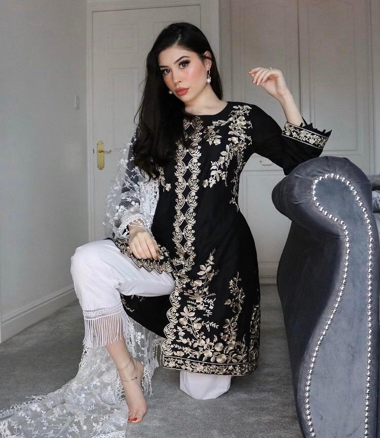 Poser 🤤 | Scrolller