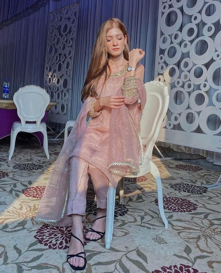 Posing 🤤 | Scrolller