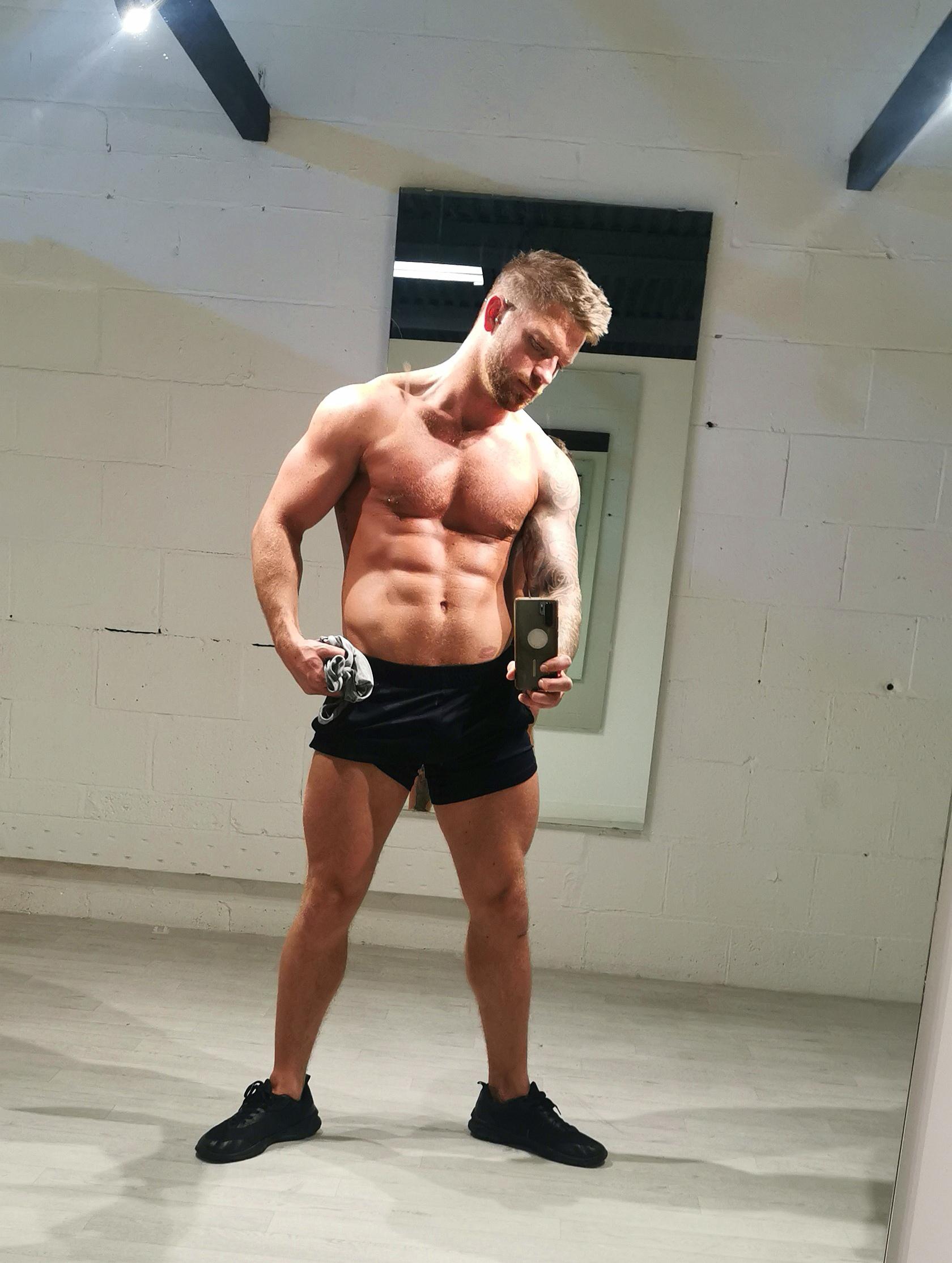 Post workout posing 💪🏻 | Scrolller